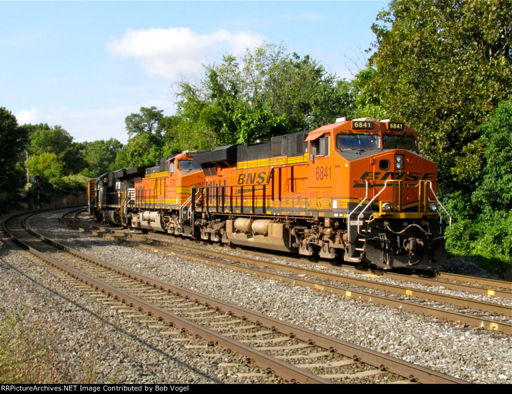 BNSF 6841 and 5131